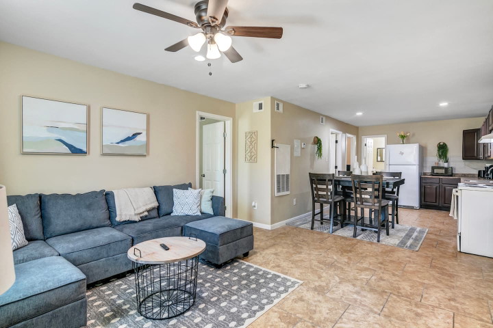 3 Bedroom Cozy Campus Haven - Beaumont, TX
