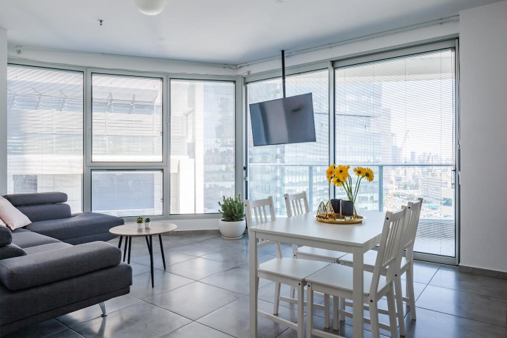 Gindi Tower 4 Bedrooms + Mamad + Parking & Balcony - Israel