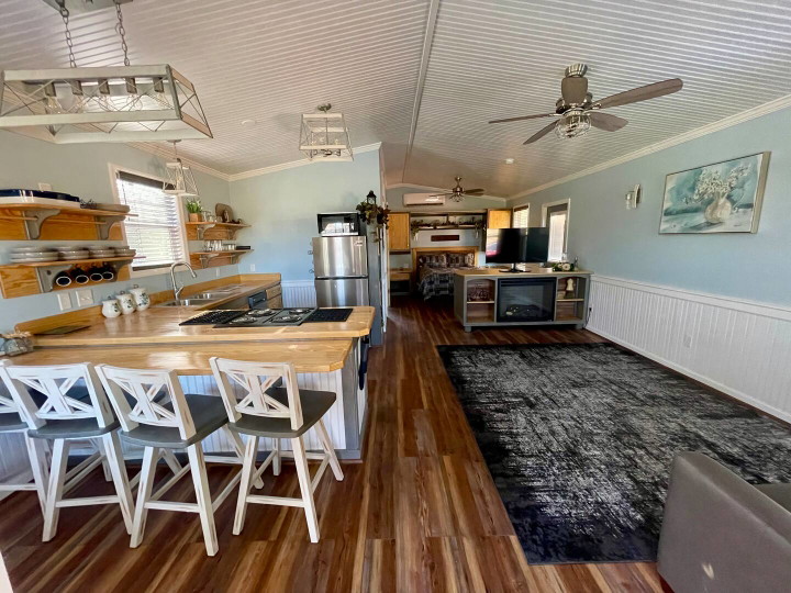 Enoree River Winery's Cozy Cabin - Newberry, SC