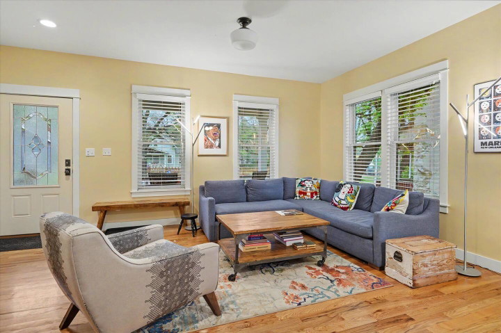 Whole Home Close To Downtown Sleeps 6 - Lawrence, KS