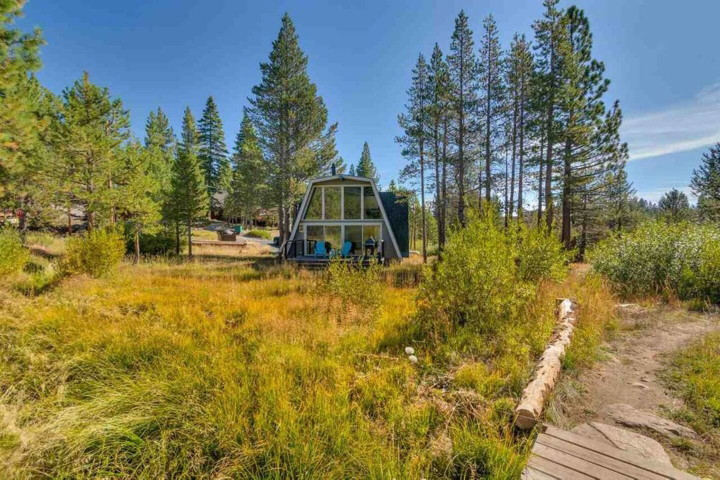 Modern Gambrel Cabin Near Ski Resorts - Truckee, CA