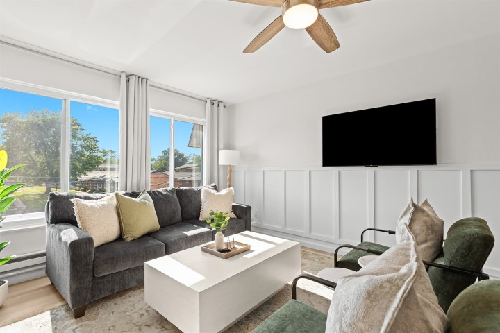 Elegant 1br Upper Suite | Renovated King Bedroom - Sterling Heights, MI