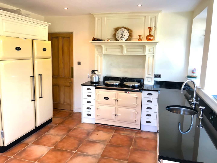 Luxury Garden Flat + Sauna, Gym, Steam Rm, Parking - Moffat