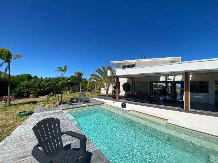 Modern Villa On The Canals With Sea View - New Caledonia