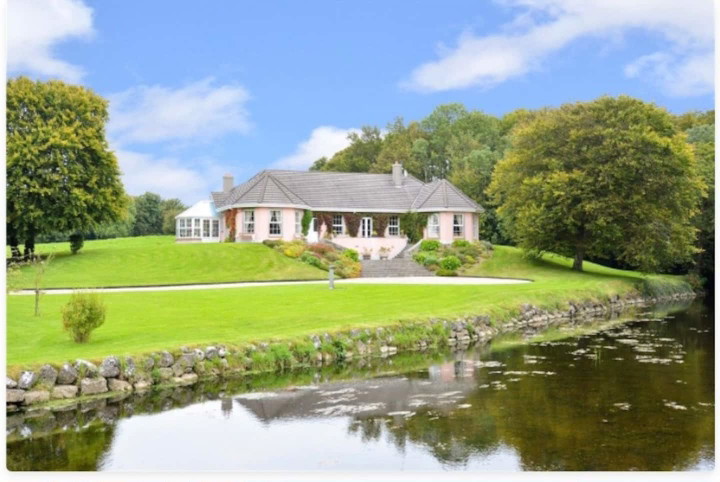 Dunkellin House-- A Beautiful And Unique Setting - Loughrea