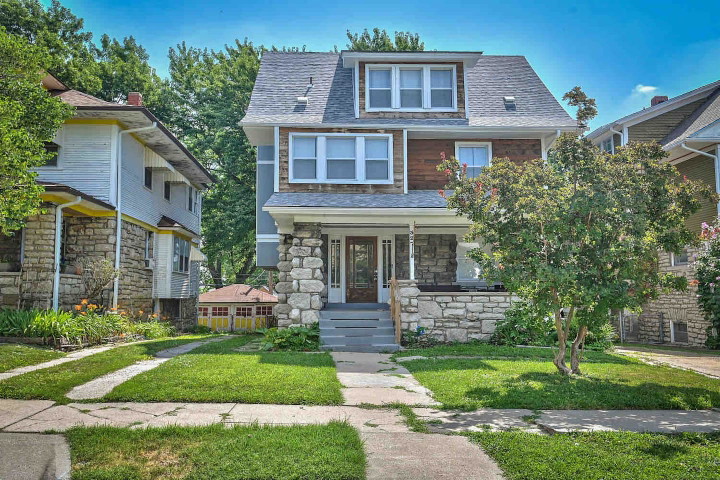 Near Downtown | 6 Bdrm 3 Bth - Kansas City