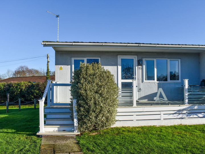 Alula Lodge - Lowestoft