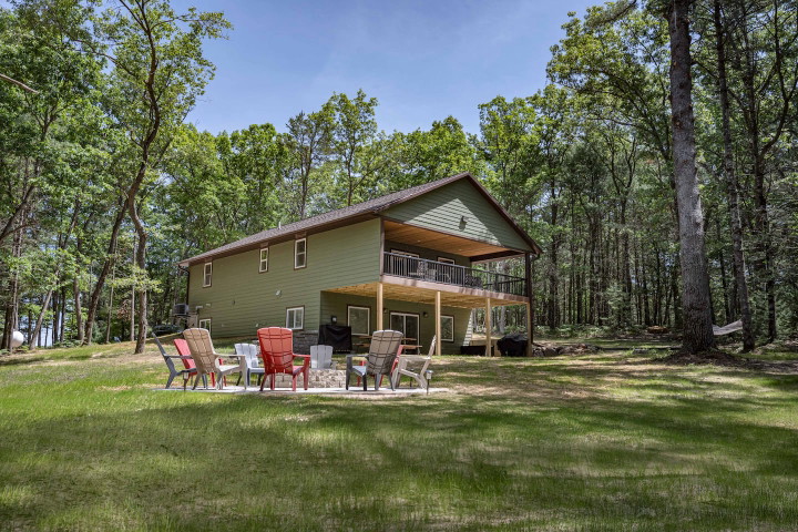 Beautiful New Lodge W/outdoor Fireplace & Firepit - Wisconsin Dells, WI