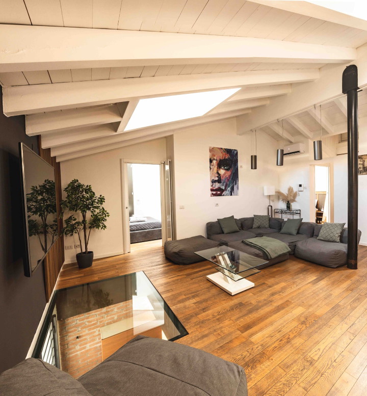 [ Industrial Apt. ] Garage | Wifi | Netflix - Brescia