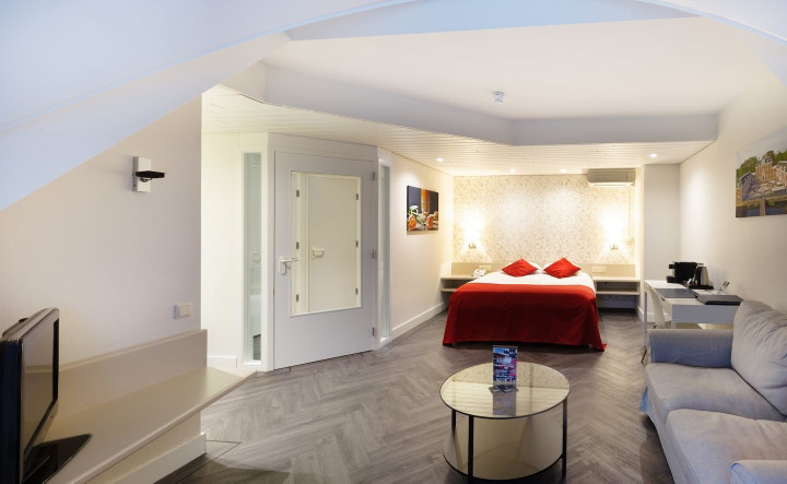 Escape To Zeist With Pool, Dining, & Free Parking - Zeist