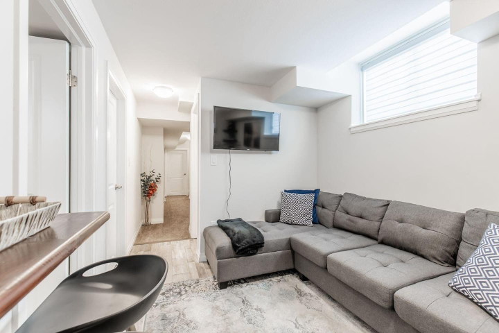 Cozy One-bedroom Basement Apartment, W/ Hot Tub. - Niagara Falls