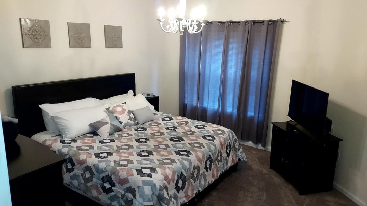 Lovely 2 Bedroom Condo With Pool - Greenville, NC