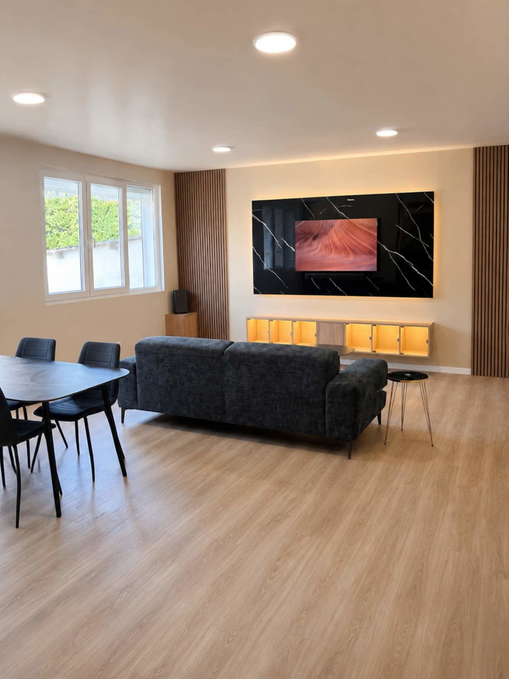 Large, Bright, Air-conditioned Three-bedroom Apartment  80 M² In Sedan - Sedán