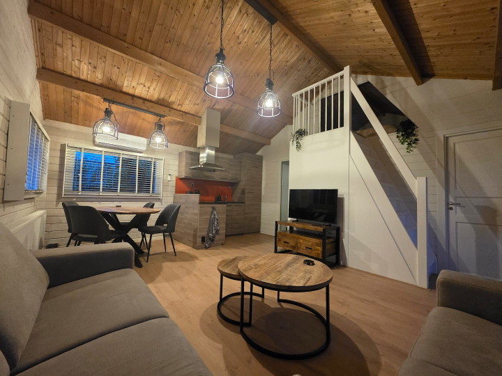 Nice Detached Log Cabin - Hoofddorp