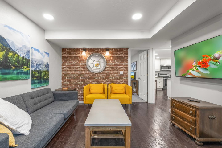 Cozy Apartment | Sleeps 3 | Full Kitchen | Parking - Provo, UT