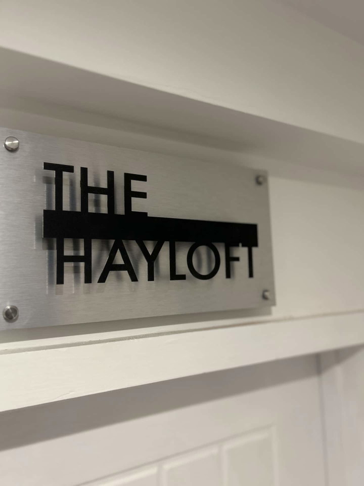 Luxury First Floor Apartment - Seperate Bedroom - Essex