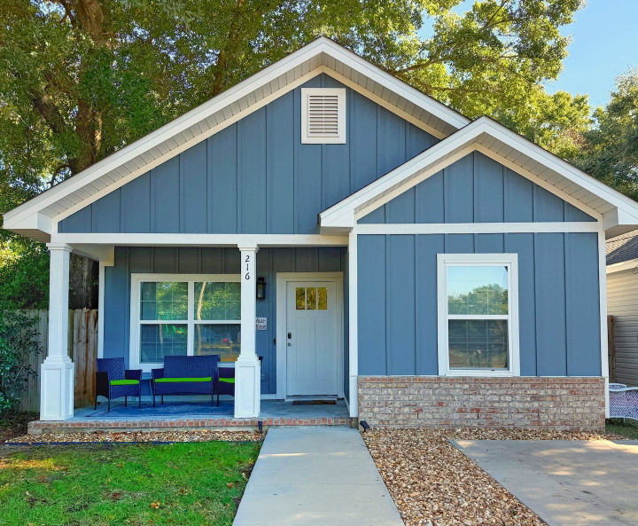 Downtown Fire Pit Retreat | Pets Ok | Fast Wifi - Pensacola, FL