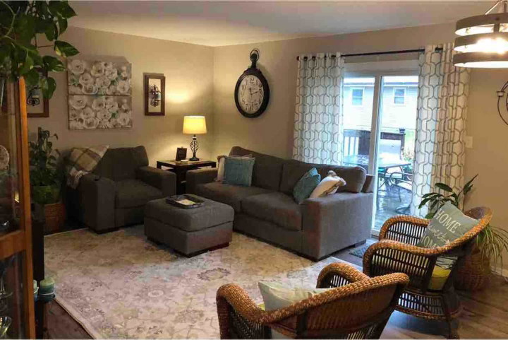 Comfortable Gray Ranch; You Feel Right At Home - Urbana, IL