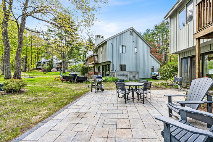 End-unit Condo With Pool & Gym, Windsor Village - Vermont