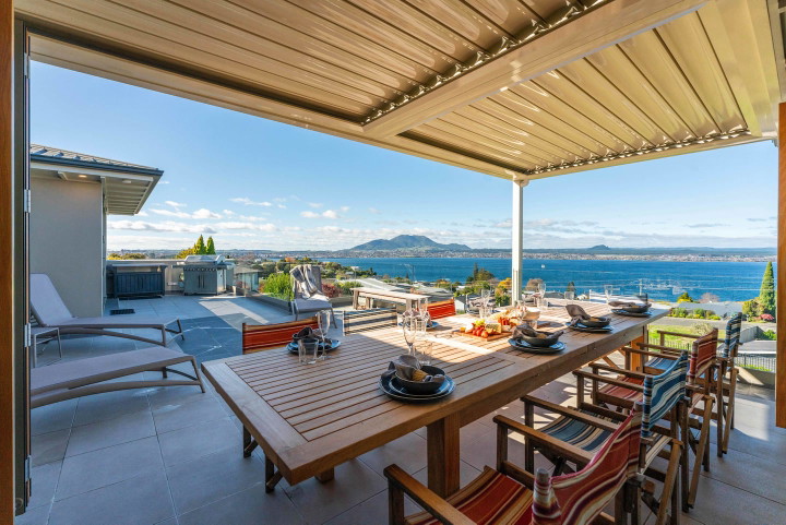 Omaio - Lake Views, Indoor Pool, Cinema Room - Taupō