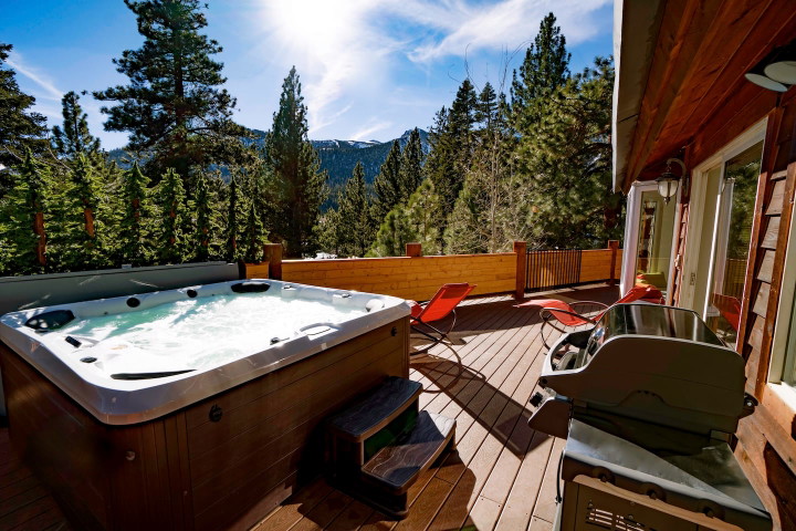 Two People Ski Free With Every Winter Stay! - Mammoth Lakes, CA