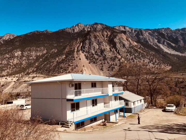 Bright And Fresh With Amazing Views - Lillooet