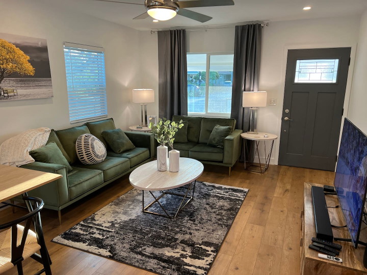 Remodeled Home Near Studios And Hollywood! - Burbank, CA
