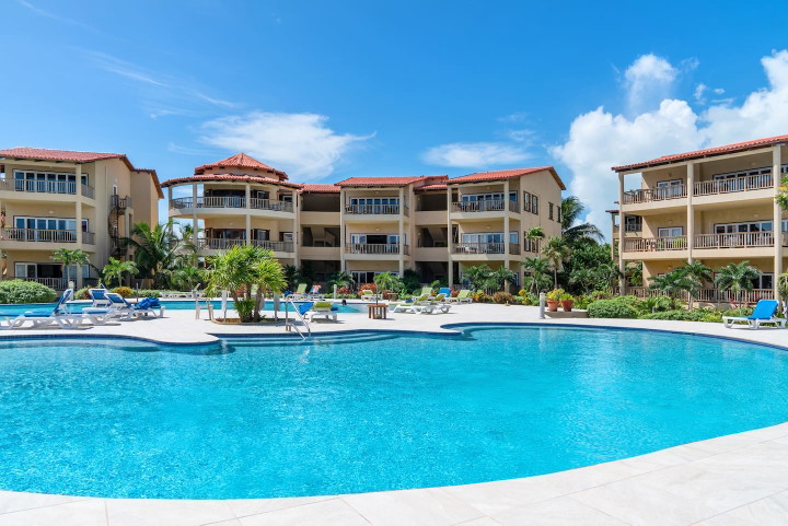 Oceanview 2br Condo- Pool, Beach, Spacious Balcony - Belize