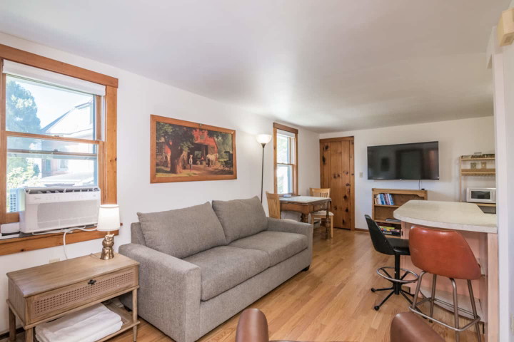 Sunny 2-floor 1853 Draper Home, Heart Of Downtown - Northampton, MA
