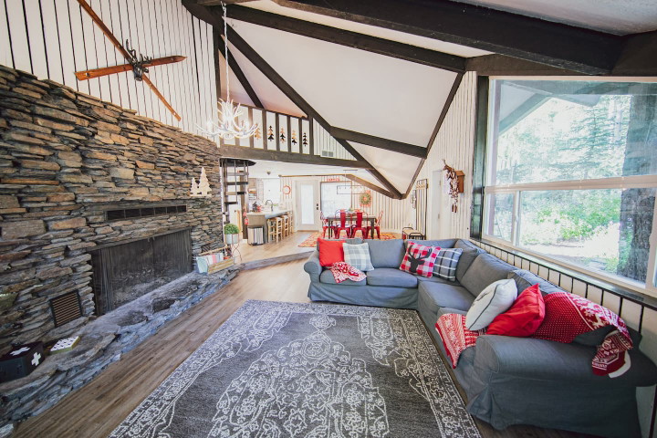 Hidden Gem! Cozy Swiss Inspired Ski Cabin - Snowbird, UT