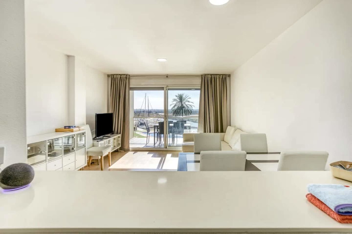 Apartment With A Pool And Garden Area - Roses
