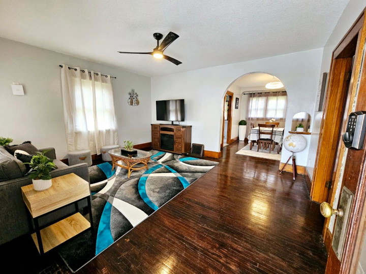 Nice & Comfy Home Close To Everything & Zoo - Fort Wayne, IN