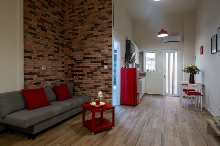 Bella Backyard City Center Studio - Kalamata