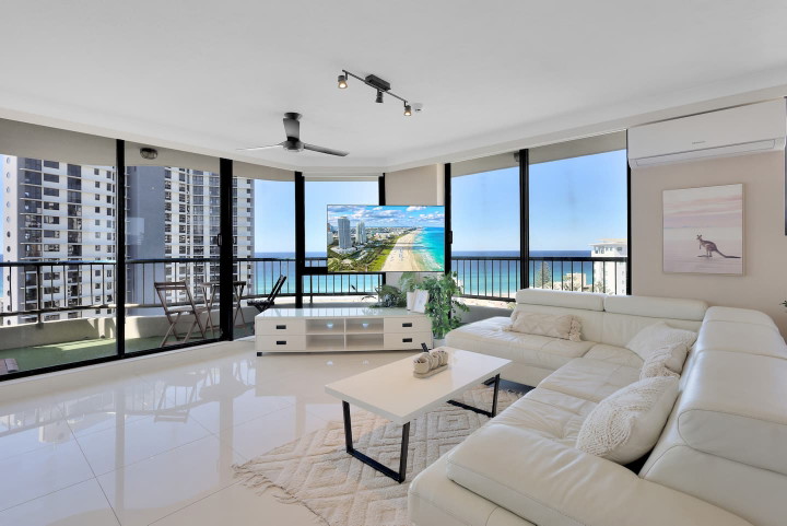 Modern Ocean View Apartment - Gold Coast