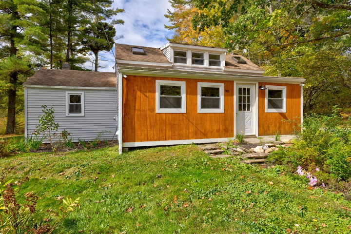 Biggest Tiny Birdwatcher's Paradise - Monterey, MA