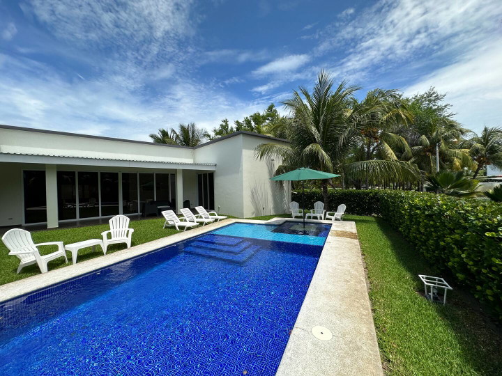 House For 10 People, Costa Del Sol - El Salvador