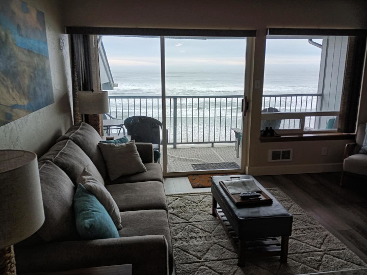 Oceanfront Top Floor Nye Beach Condo - Agate Cove - Newport, OR