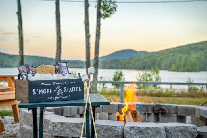 5br/2ba Lake & Ski House W/ Waterfront & Hot Tub - Bethel, ME