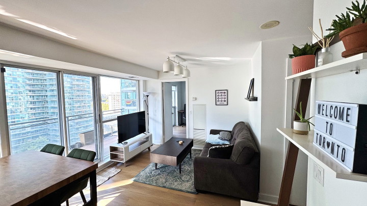 Charming Condo W/ Huge Balcony Steps To World Cup - Toronto