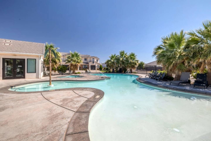 Poolside Villa | Modern Fun Retreat Pet Friendly - St. George, USA
