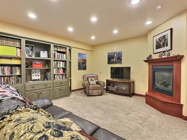 Sturgis Neighborhood-large Bedrooms-patio-views - Sturgis, SD