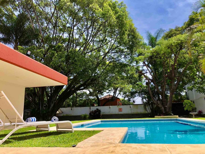 Amplia Casa De Los 60's Restaurada, Con Alberca, Asador Y Amplio Jardin - Cuernavaca