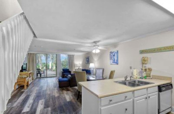 Villa 452 - Lovely Condo Just Steps Away From Pool - Jekyll Island, GA