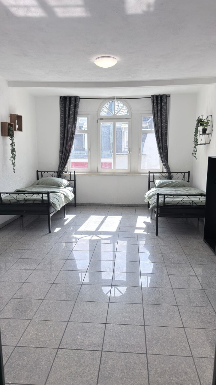 Monteurwohnung 8 Pers | Modern & Zentral - Hof