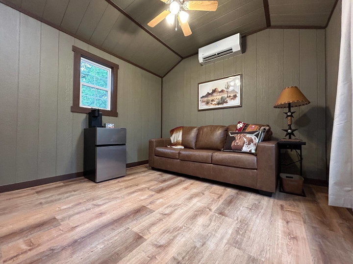 The Ranch- Tiny Home - Pleasanton, KS