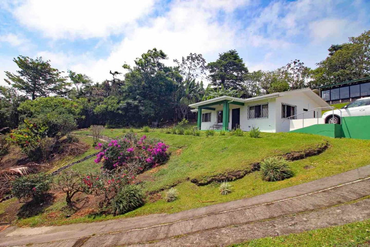 Tico Breezes-cottage, Pool & Gorgeous Lake View - Costa Rica
