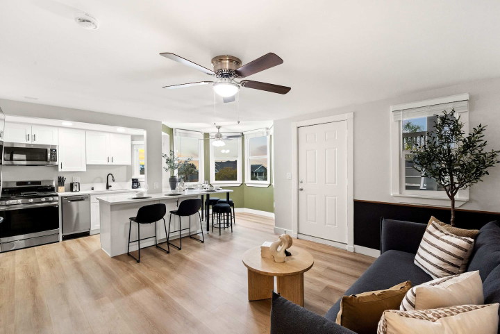 Stunning Golden Hill Apt: Sunset Patio, Parking - Coronado Island, CA