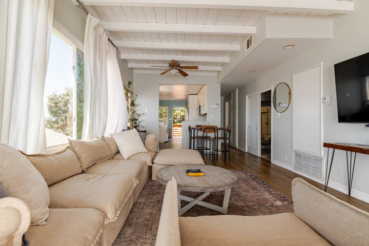 Hermosa Hideaway - Upper Floor Apt. Ocean View - Hermosa Beach, CA