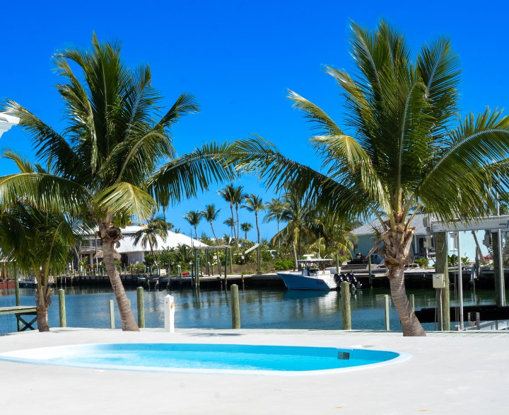 Waterfront Home With Pool In Treasure Cay - The Bahamas