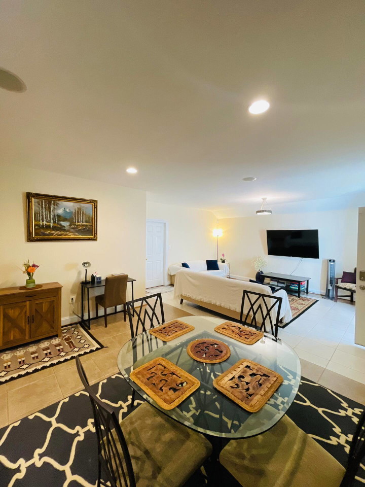Private Suite With W/d, Walk To Shops/restaurants - Falls Church